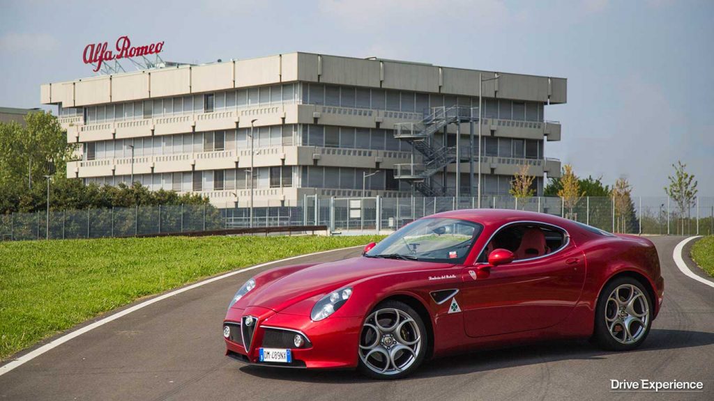Alfa Romeo 8C Competizione - Dipinto in movimento o vera GT? Davide Cironi