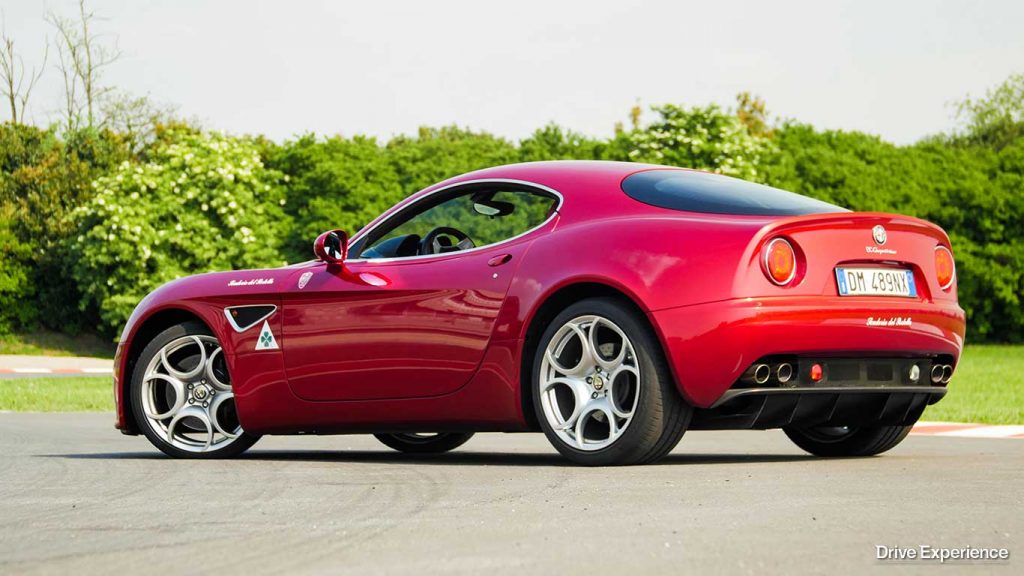 Alfa Romeo 8C Competizione - Dipinto in movimento o vera GT? Davide Cironi