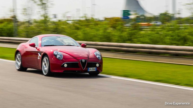 Alfa Romeo 8C Competizione - Dipinto in movimento o vera GT? Davide Cironi