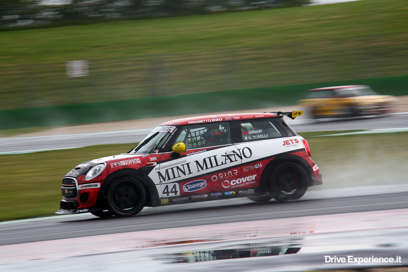 Mini Challenge: Torelli a podio, gara tutta di traverso - Drive ...